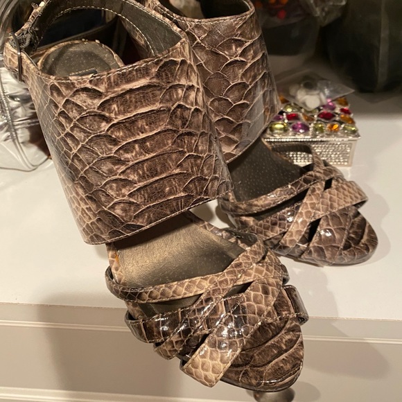 Steve Madden | Shoes | Steve Madden Croc Like Pattern Sandals | Poshmark